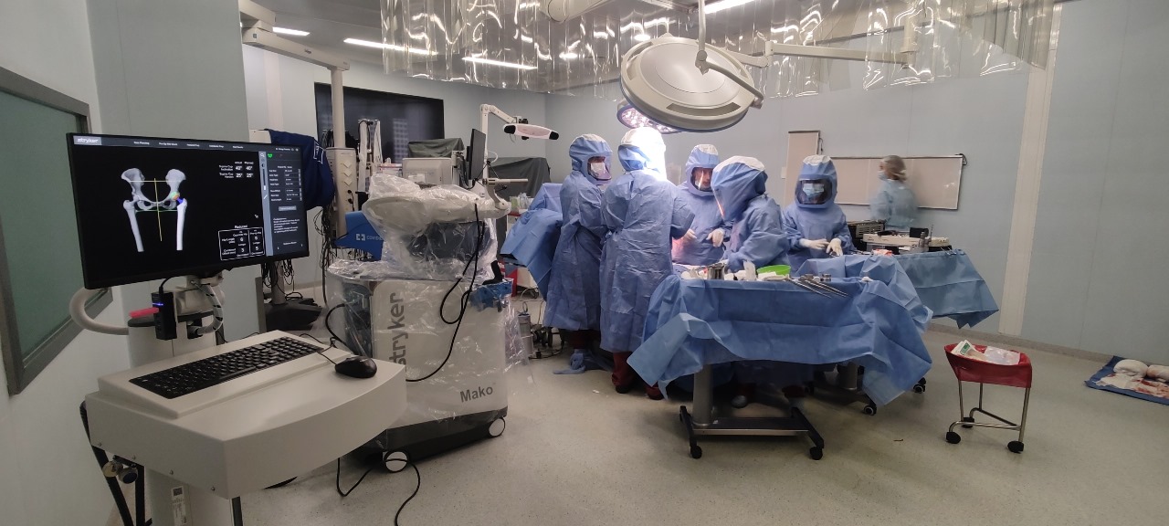 Cirugía robótica de precisión: Mako SmartRobotics™ llegó al Sanatorio ...